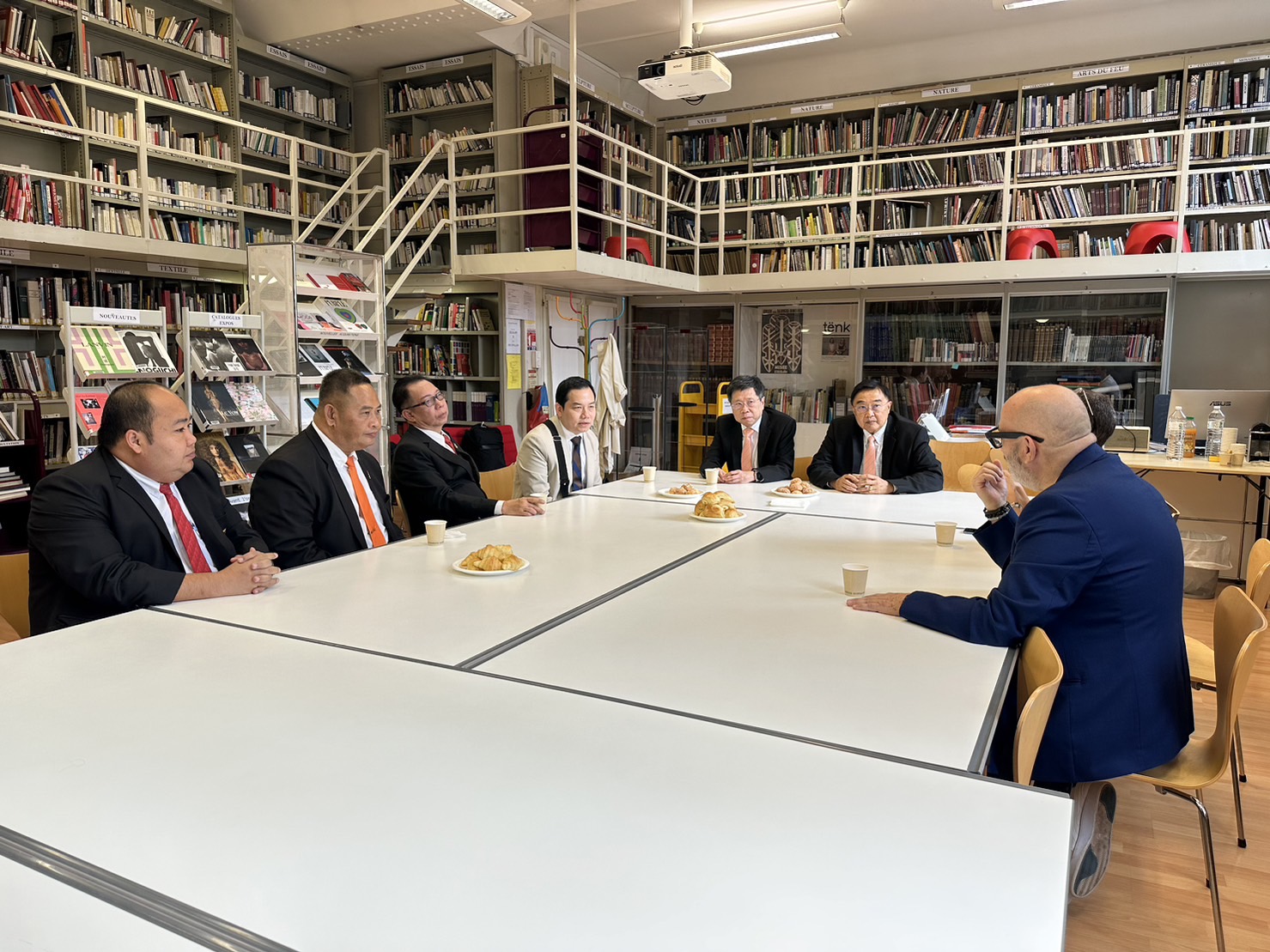 มทร.อีสาน ร่วมประชุมหารือหน่วยงานและสถาบันการออกแบบแฟชั่นระดับโลก ...